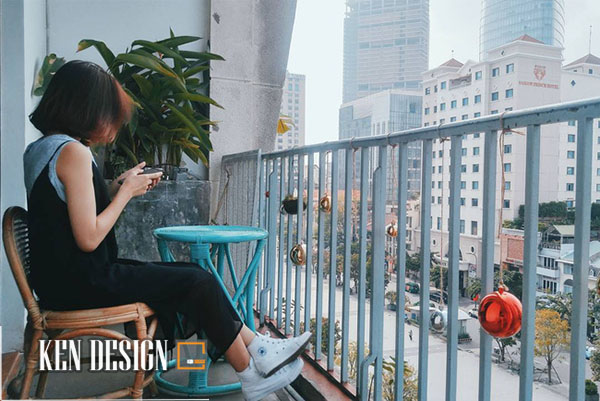 03 Quán cafe Sài Gòn với ban công mãn nhãn